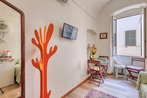 Apartamento Standard, 1 quarto, 2 casas de banho (Aurora La Petite Maison) | Sala | Televisor de 21 polegadas com canais por cabo