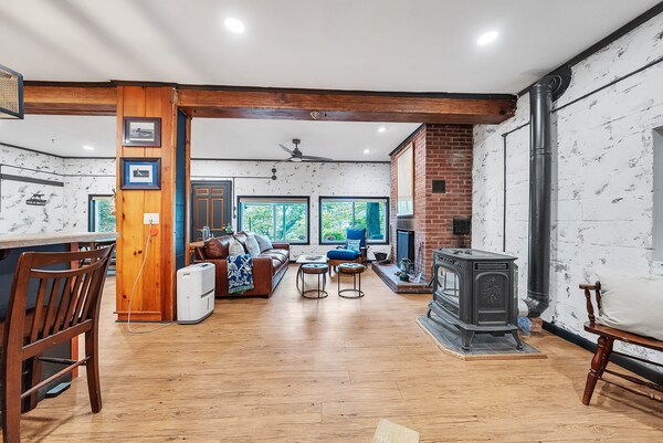 Peaceful Lakefront Getaway On Cayuga Lake 4 Bedroom Cottage - Cayuga Lake, NY