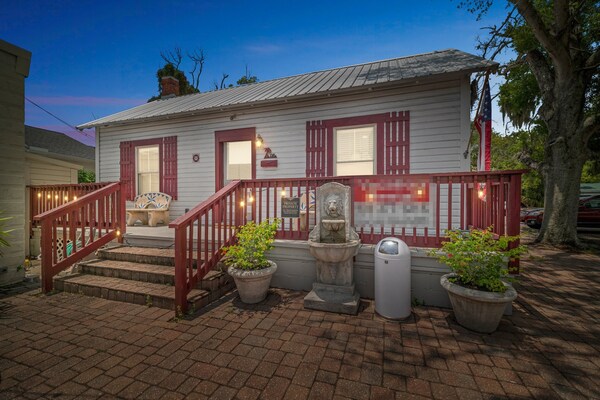 Historic St Augustine Getaway Near Downtown 2 Bedroom Cottage - St. Augustine, FL