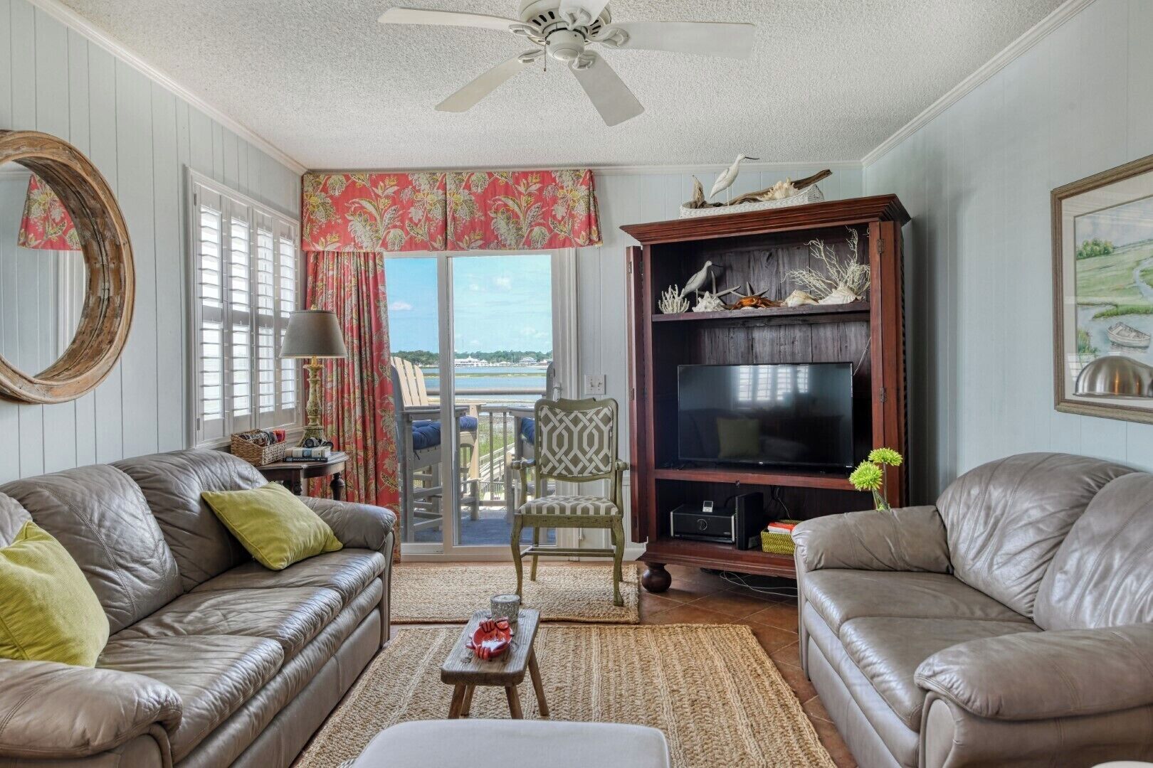Two Bedroom Condo With A Shared Swimming Pool On The Channel Front. - Murrells Inlet, SC