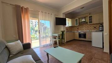 Suíte estúdio luxo, vista para o mar | Cozinha privada | Mesas de jantar