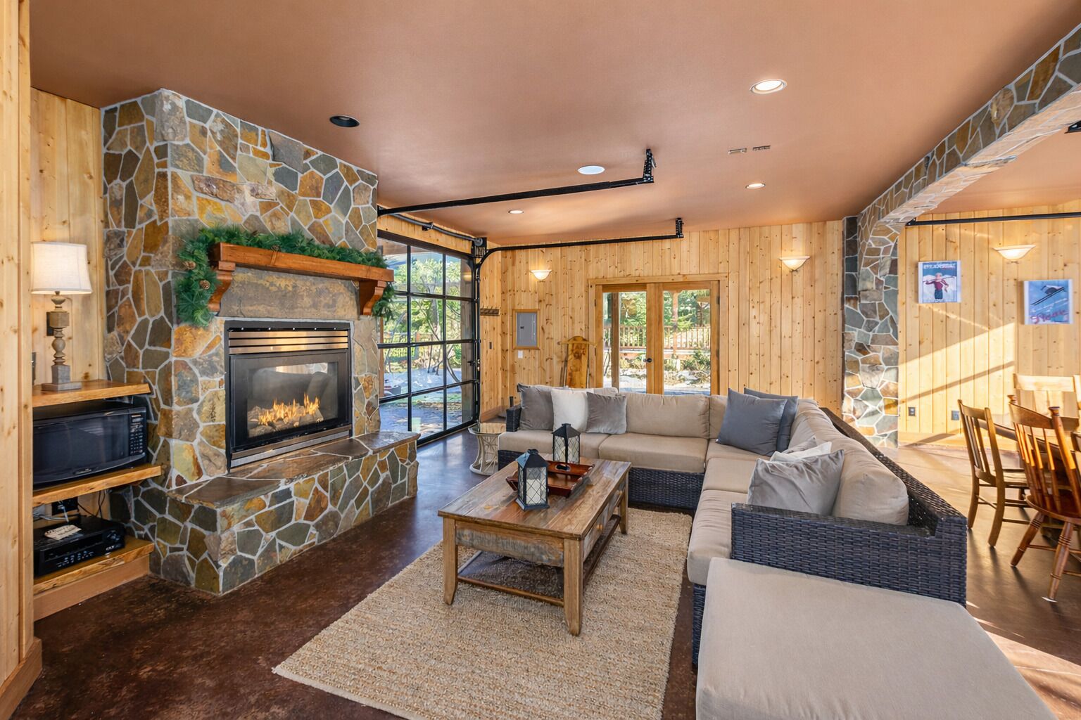 Riverside Loft Suite | Live Like A Local | Firepit - Washington