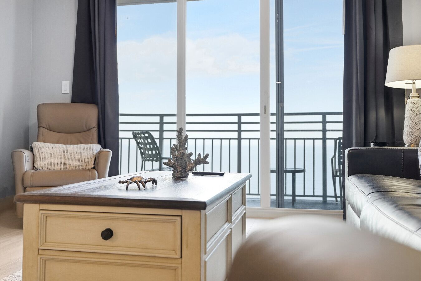 Fully Remodeled Oceanfront 2br  All New Furnishings & Private Balcony @ The Wyndham - デートナ・ビーチ, FL