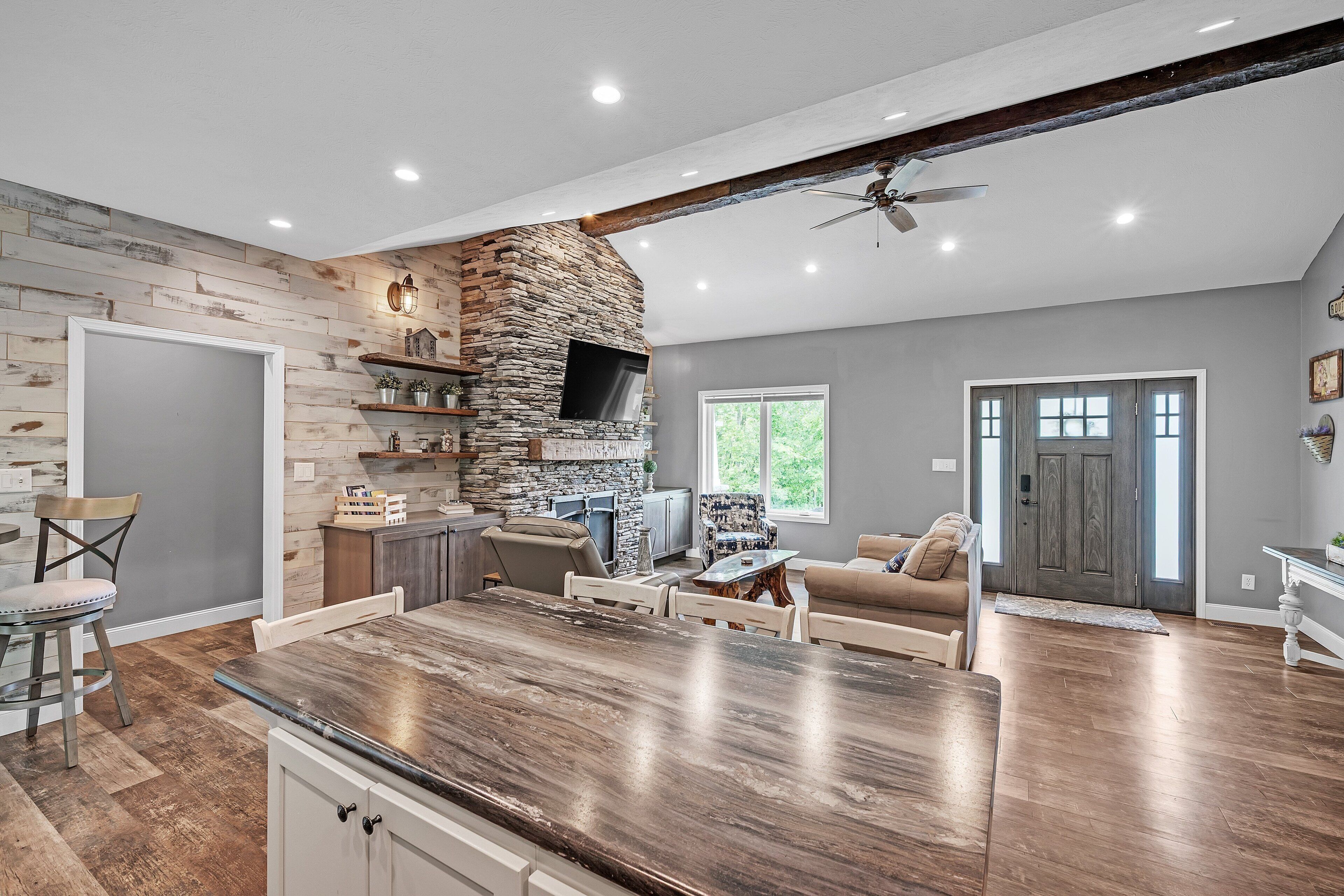 New! Lakeside Retreat With Hot Tub & Game Room - Elkhart, IN