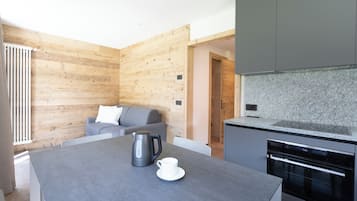 Two-room apartment ground floor | Cozinha privada | Cadeirão de bebê