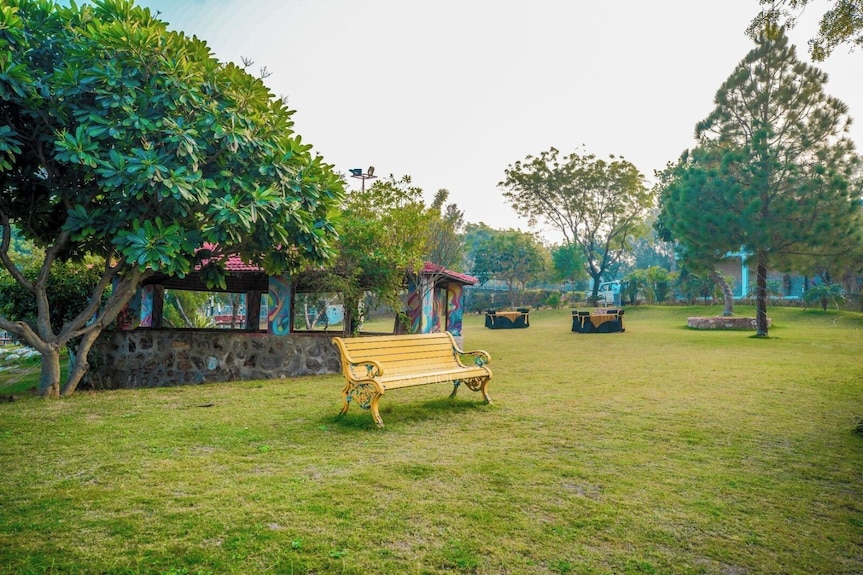 Royal Green Spacious Farmhouse With 8 Bedrooms And Ac, Wifi In Charming Sohna - 古爾岡