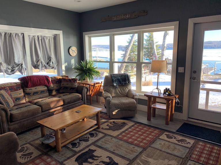 Lakefront 2-bedroom Cottage In Boyne City With Wifi - ミシガン州