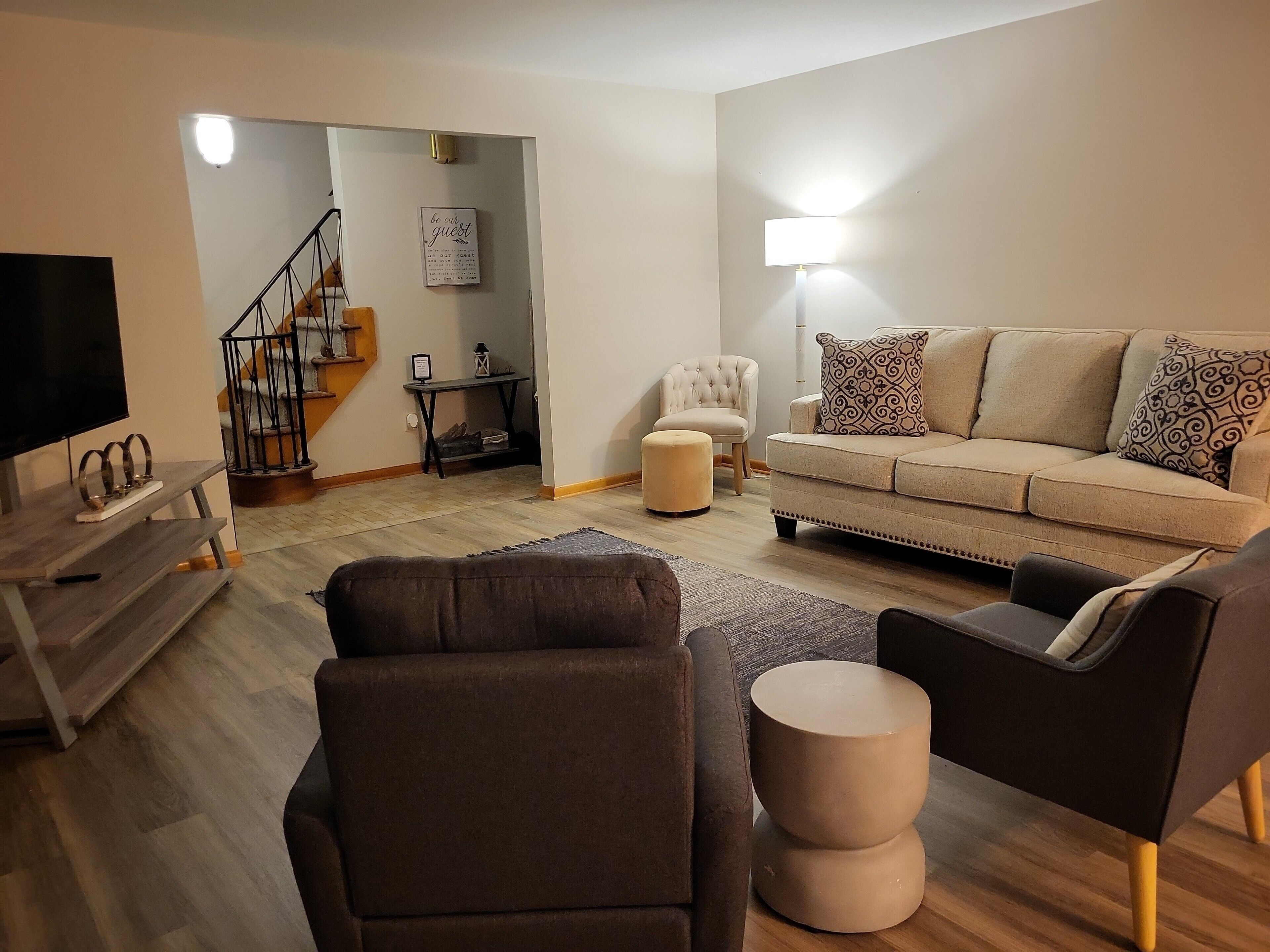 Spacious 4-bdrm House 30 Mins Cedar Point, Walking Distance Beach, Tennis Court - Vermilion, OH