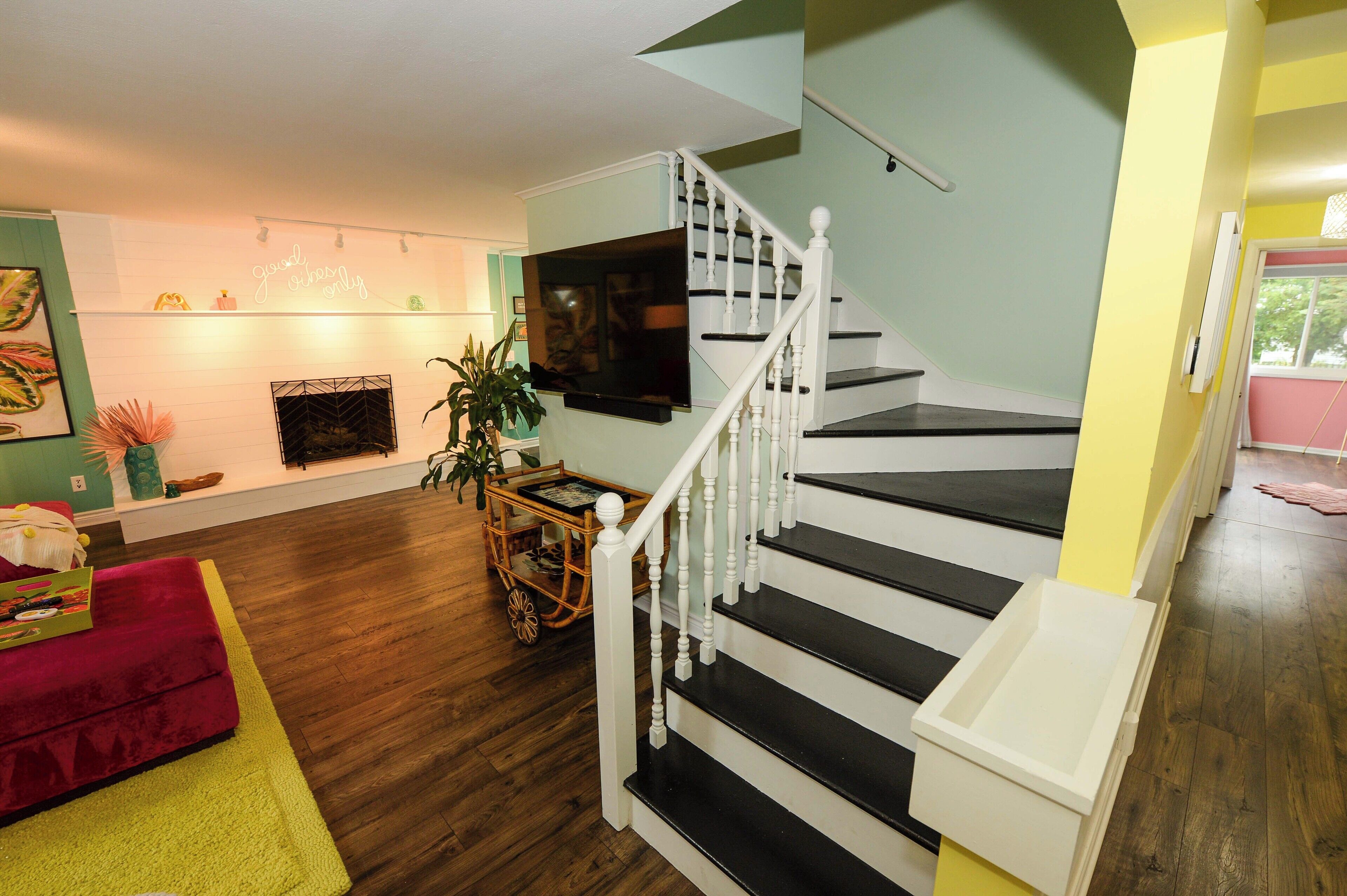 Colorful & Fun 3br/2ba Gem In East Tawas - Close To Sand, Shops, And Sunrises! - Tawas City, MI