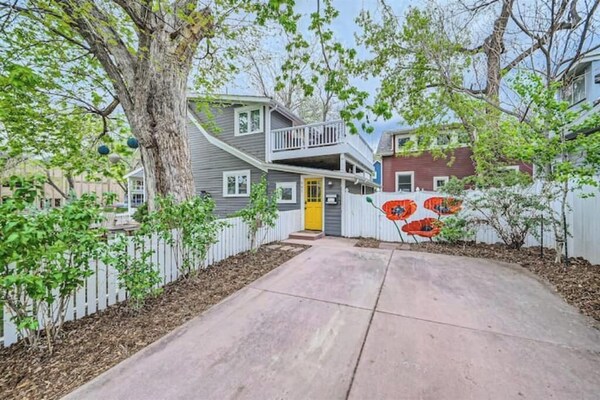 Charming 3-bdr Cottage: Downtown Boulder - Boulder, CO