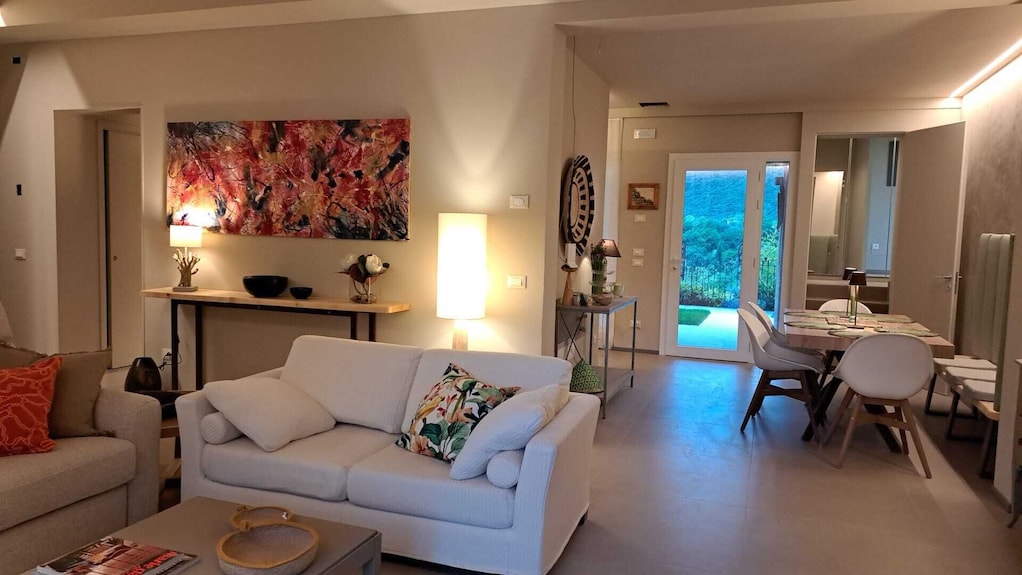 4-bedroom Villa In Brilliant Castion Veronese With Wifi, Ac. A Luxury Villa - Torri del Benaco