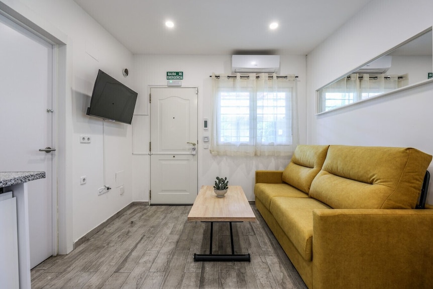 Peaceful City Escape 30` From Central Madrid - Chamartín