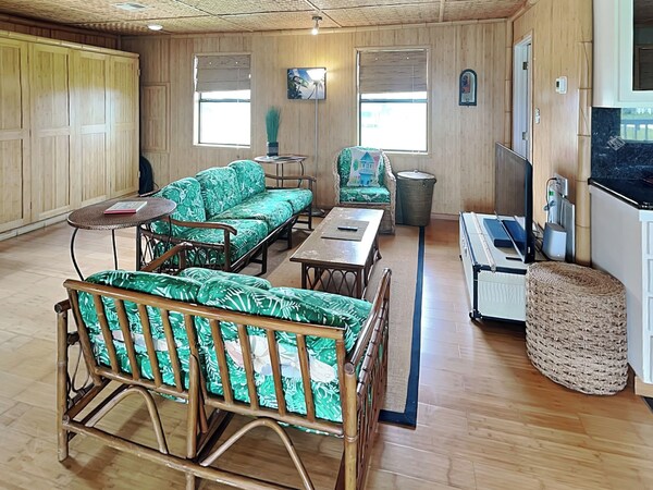 Beachside Tiki Hut By Ryson Vacation Rentals - Galveston