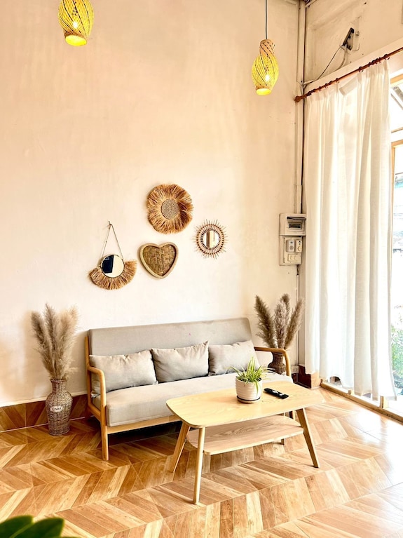 4-bed Family Style Home Located In Downtown Unesco - 루앙프라방