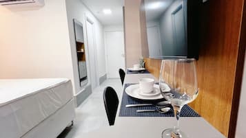 Estúdio conforto | 1 quarto, Wi-Fi de cortesia, roupa de cama