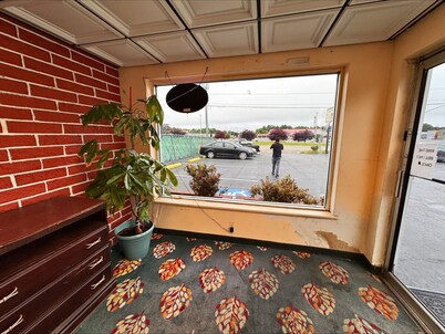 Cloverleaf Motel By Belvilla Richmond Near Turnpike