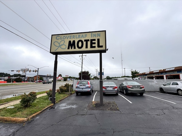 Cloverleaf Motel Richmond Near Turnpike - Richmond, VA