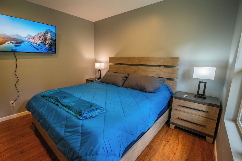 NEW VRBO. Group Lodge has 2 kitchens! Hot Tub and games for all ages ...