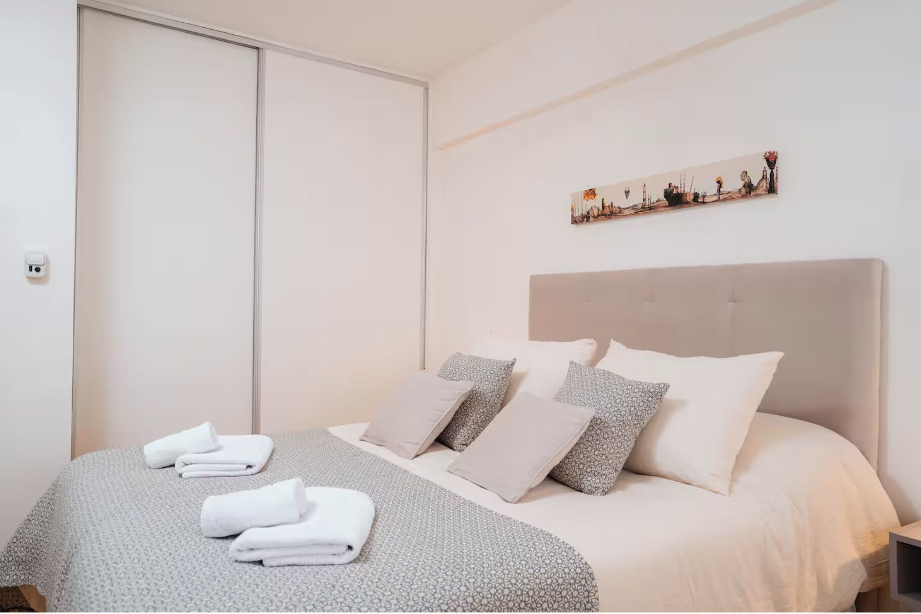 Apartamento conforto, sacada | 1 quarto, cofres nos quartos, espaço de trabalho para notebook