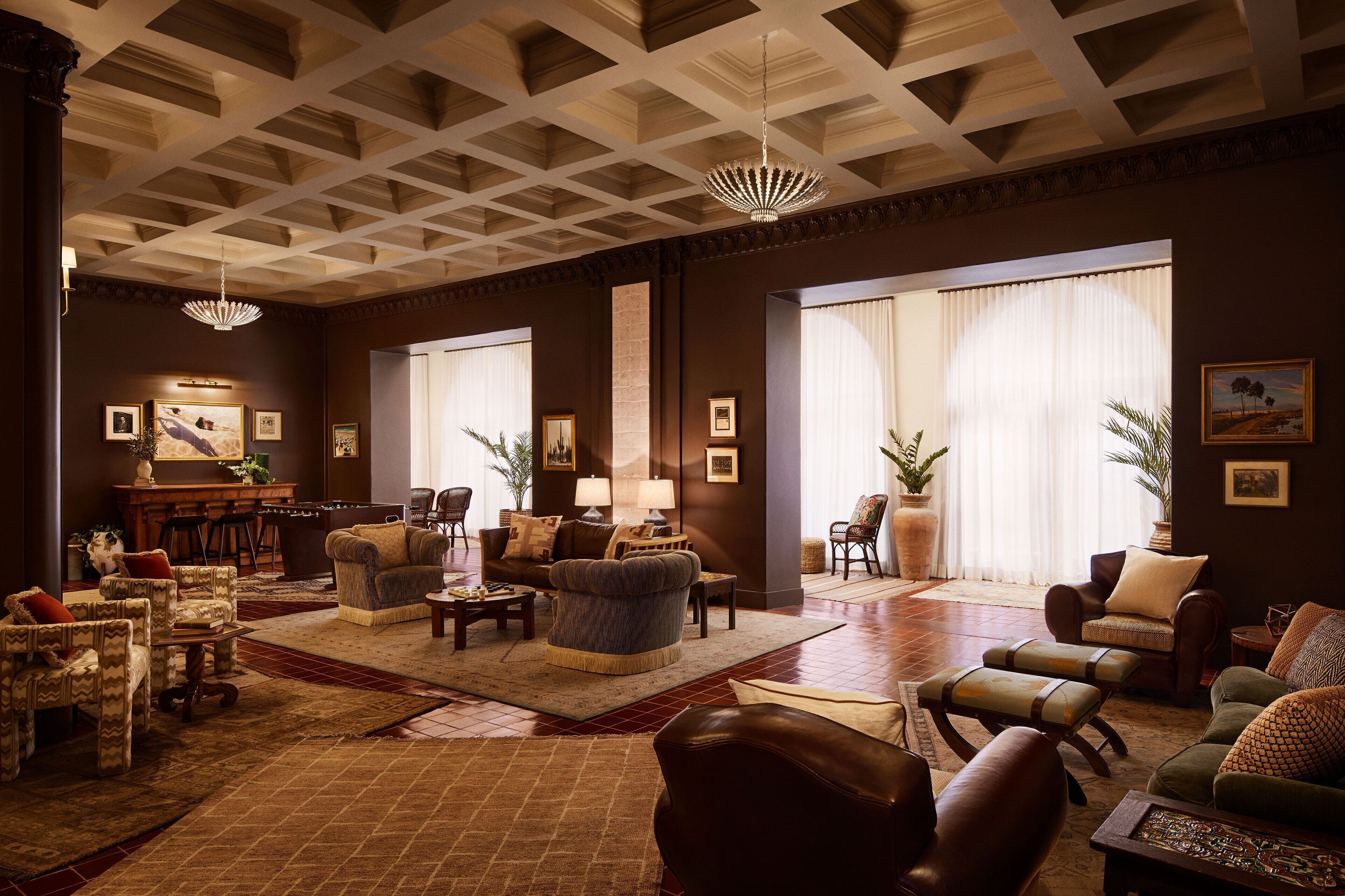 Prime Location! Onsite Pet-friendly Property, Outdoor Pool, Parking - Pasadena, CA