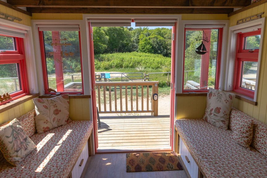 Completely Re-built Beach Hut On Mudeford Spit. - Bournemouth