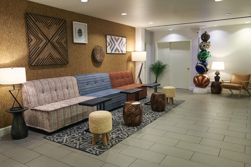 Modern Comfort & Heated Rooftop Pool In The Heart Of San Francisco - San Francisco, CA