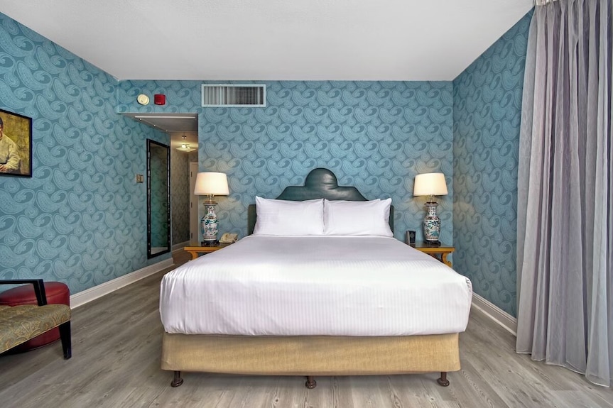 Victorian Unit With Pool Access, Fireplace & Free Breakfast In Sf Soma - San Francisco, CA