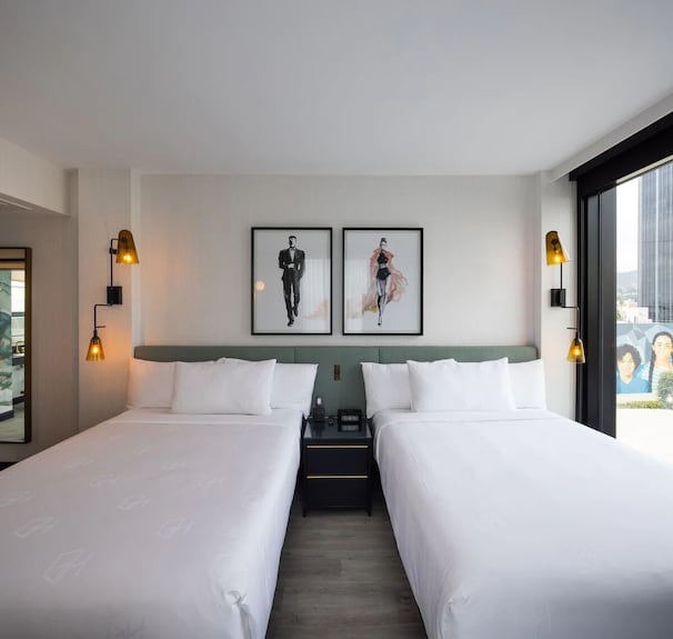 Rooftop & Pool Access Near Hollywoods Best Sights & Pets Allowed - Hollywood, CA