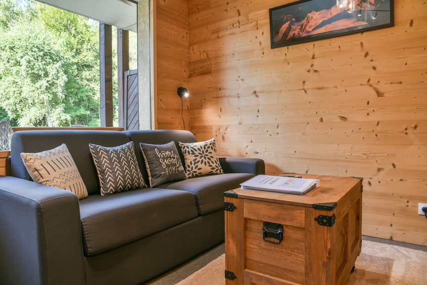 Appartement "L'ourson" Avec Vue Sur La Montagne, Piscine Partagée Et Wi-fi - Chambéry