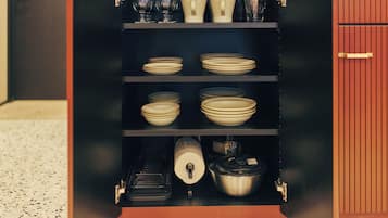 Suíte estúdio superior | Cozinha privada | Geladeira, micro-ondas, cooktop, talheres/pratos/utensílios de cozinha