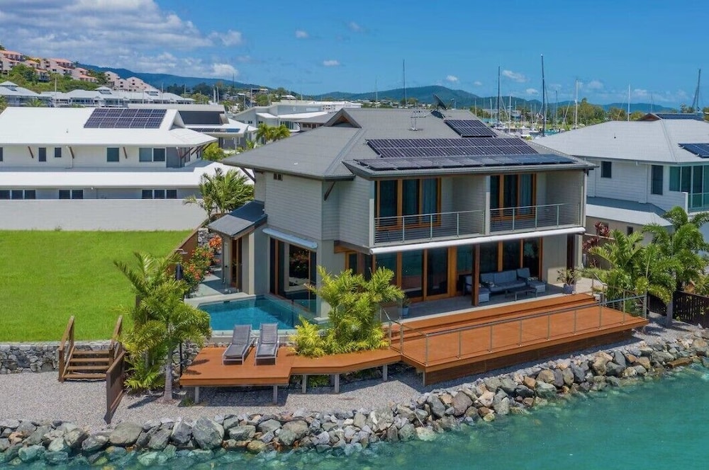 Cala 14 - Airlie Beach