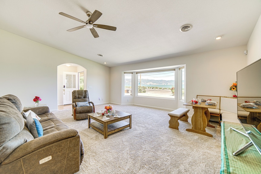 Steps To Clear Lake: Hot Tub Haven In Norcal! - Lakeport, CA