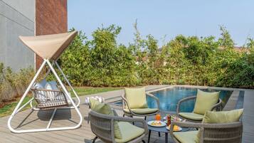 Garden Villa - 2 bedroom | Frigobar, cofres nos quartos, escrivaninha