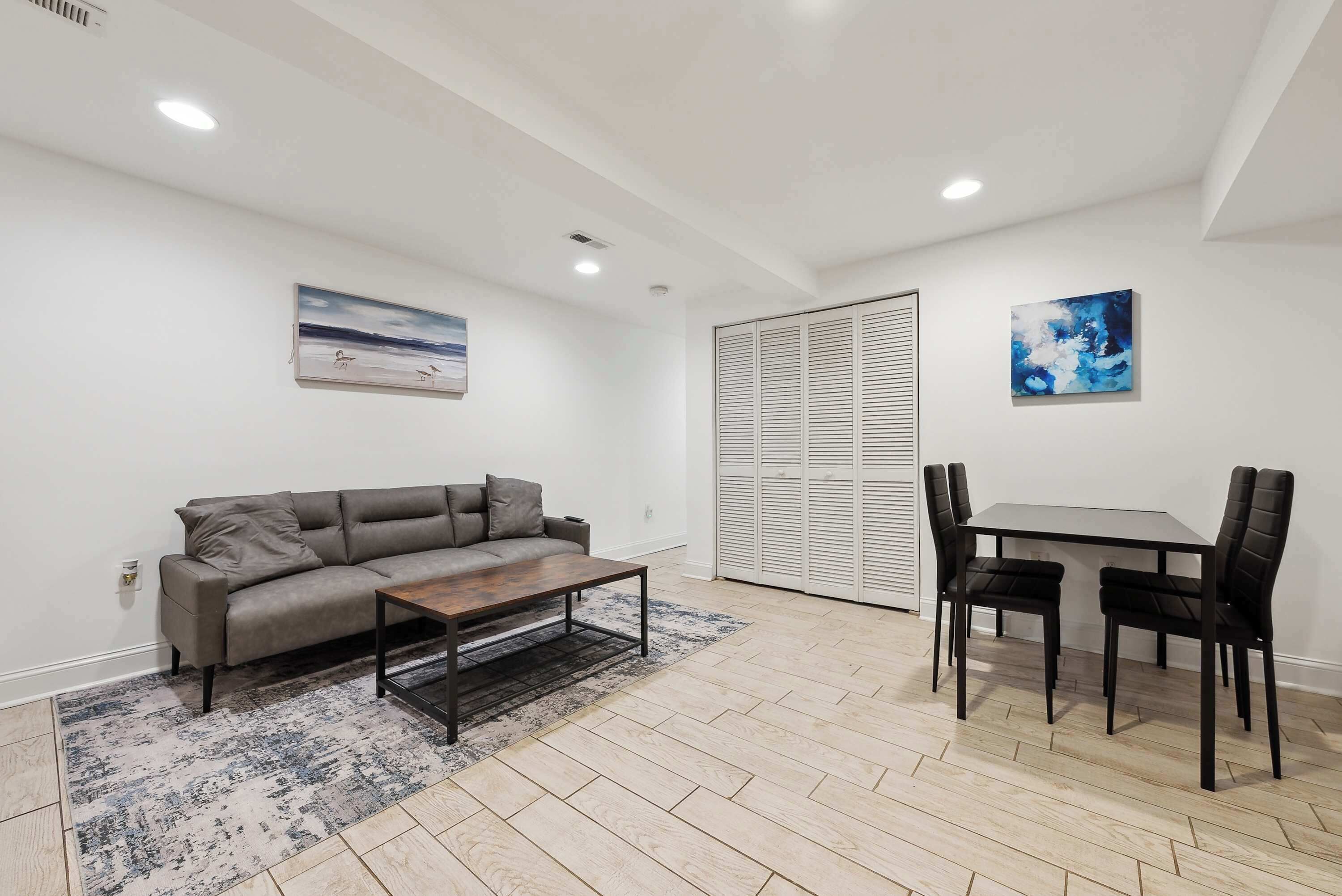 Large, 2br/1ba With Ac/tv/internet/laundry - Washington, D.C., DC