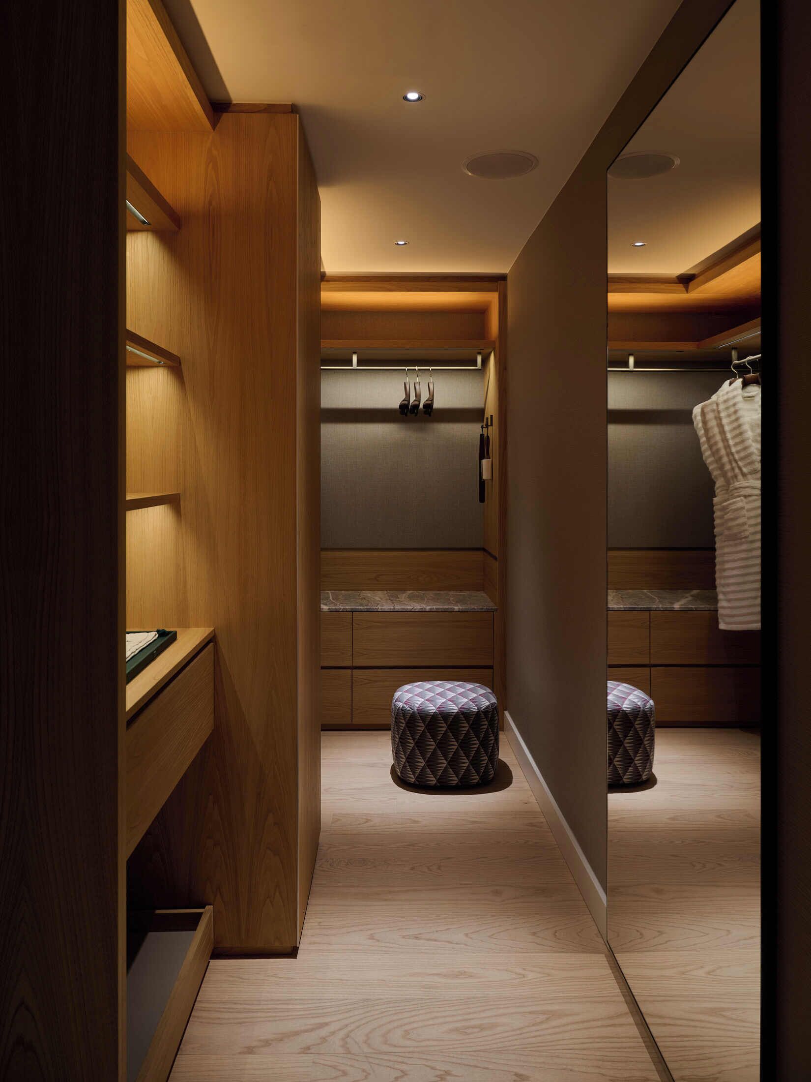 Corner Suite | Roupa de alta qualidade, edredões de penas, minibar, cofre no quarto 