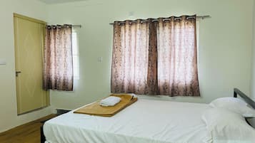 Quarto Deluxe | Secretária, camas desdobráveis, Wi-fi grátis, roupa de cama fornecida
