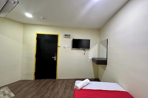 Quarto solteiro standard | Escrivaninha, ferros/tábuas de passar roupa, Wi-Fi de cortesia