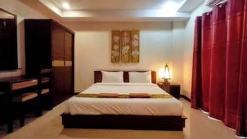 Quarto Duplo Superior | Secretária, Wi-fi grátis, roupa de cama fornecida