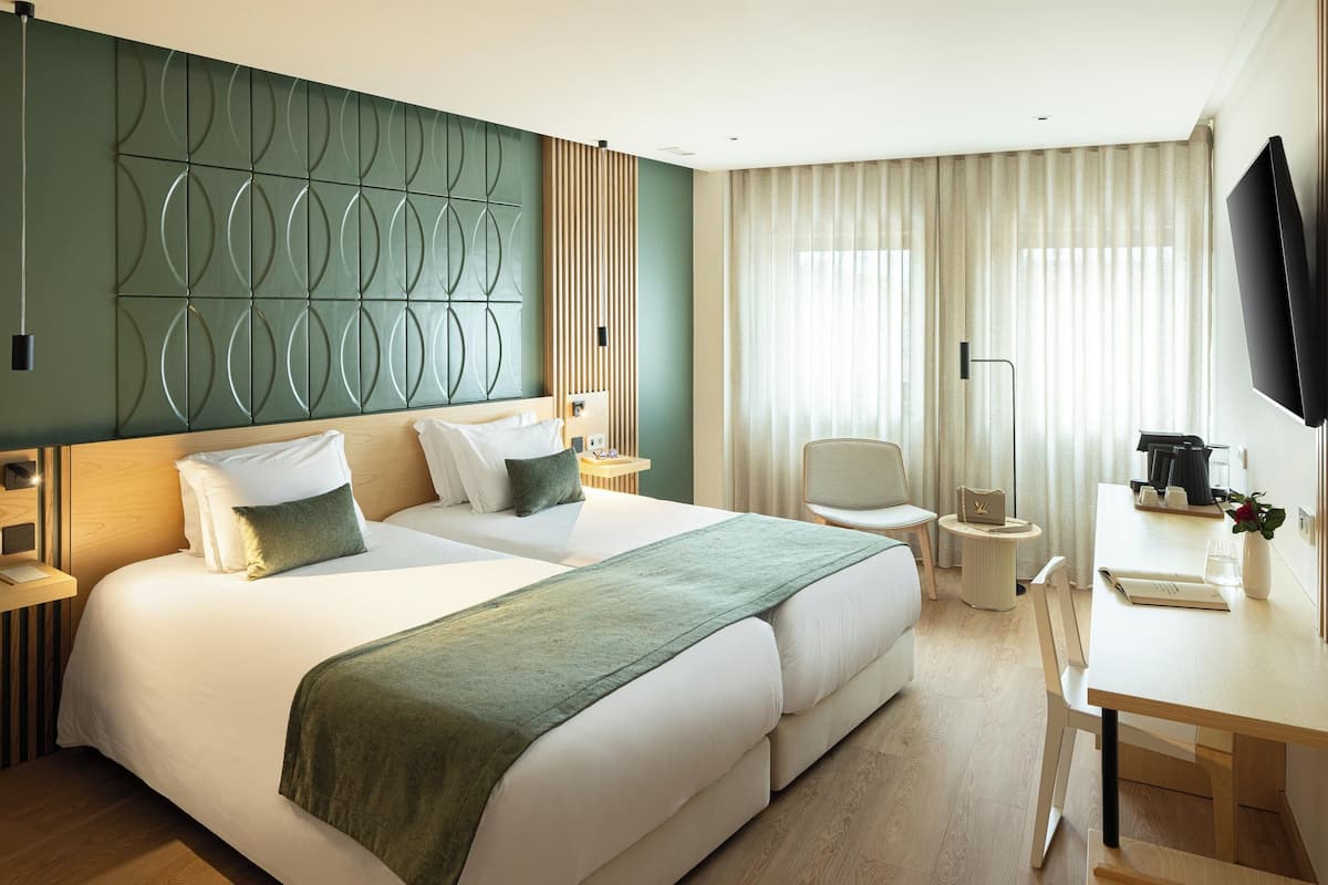 Quarto casal ou duplo standard | Escrivaninha, espaço de trabalho para notebook, Wi-Fi de cortesia