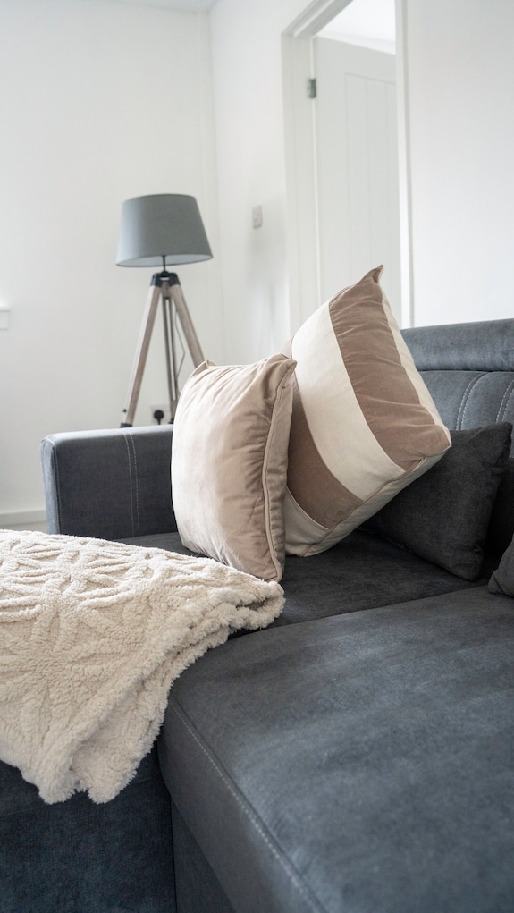 Snug Modern Home In Broxburn - リンリスゴー