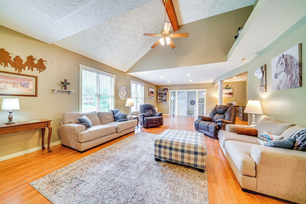 14 Mi To Dtwn Louisville: Holiday Vacation Home! - Louisville, KY