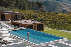 2 piscinas exteriores 