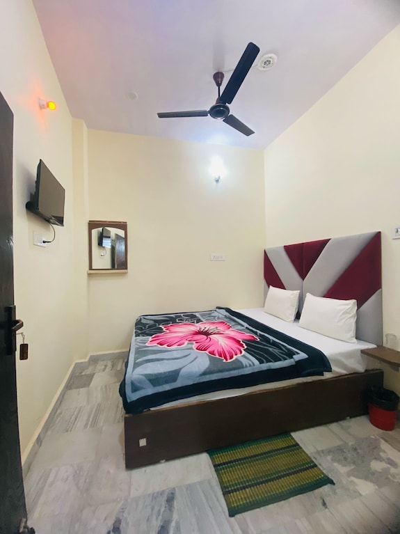 3-bedroom Hotel In Delightful Varanasi With Wifi, Ac - Varanasi
