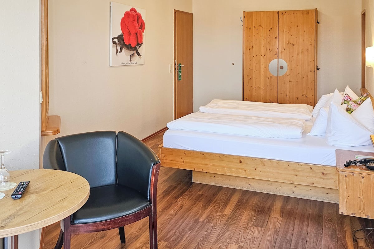 Quarto quádruplo, sacada, vista para a cidade | Wi-Fi de cortesia, roupa de cama