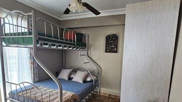 Cortinas blackout, quartos à prova de som, ferros/tábuas de passar roupa