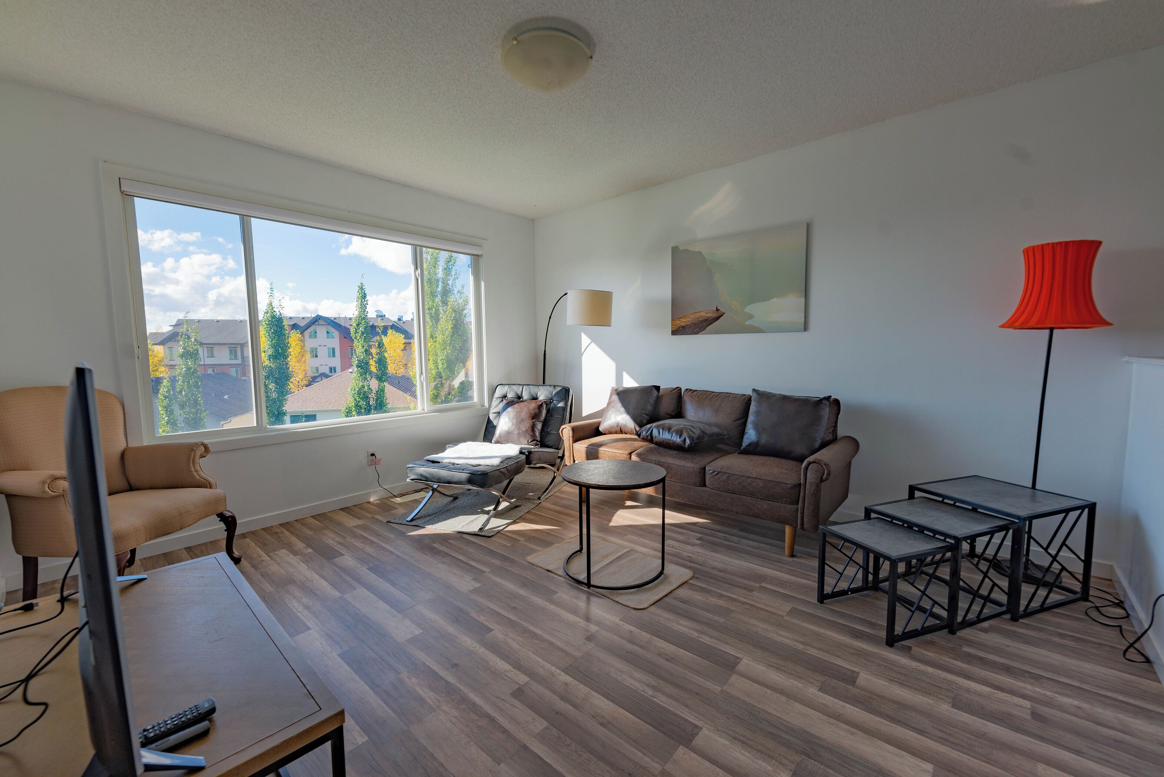 Rocky Mountain View 4 You & Hot Tub - Cochrane