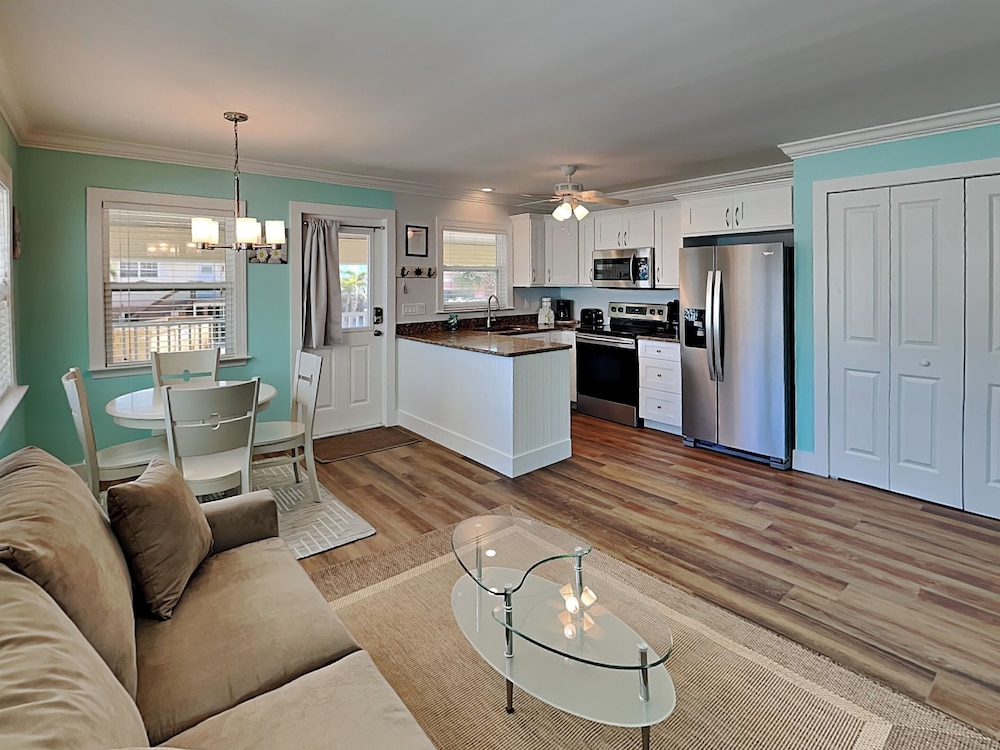 Evening Drift By Distinctive Beach Rentals - Fort Myers Beach, FL