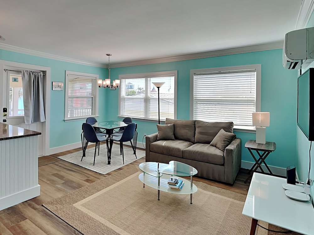 Noon Wave By Distinctive Beach Rentals - Fort Myers Beach, FL