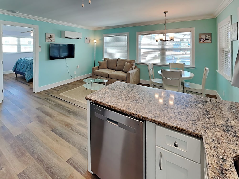 The Tides Retreat By Distinctive Beach Rentals - Fort Myers Beach, FL