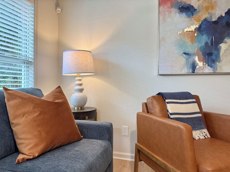 Cozy, Upscale 2-bedroom Condo In Downtown Auburn!! - Auburn, AL